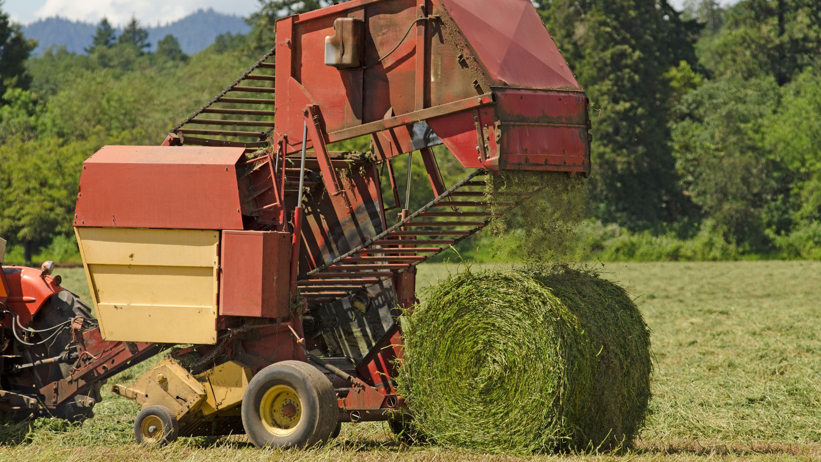 Comprehensive Guide to Operating a Round Baler - Entretech.org